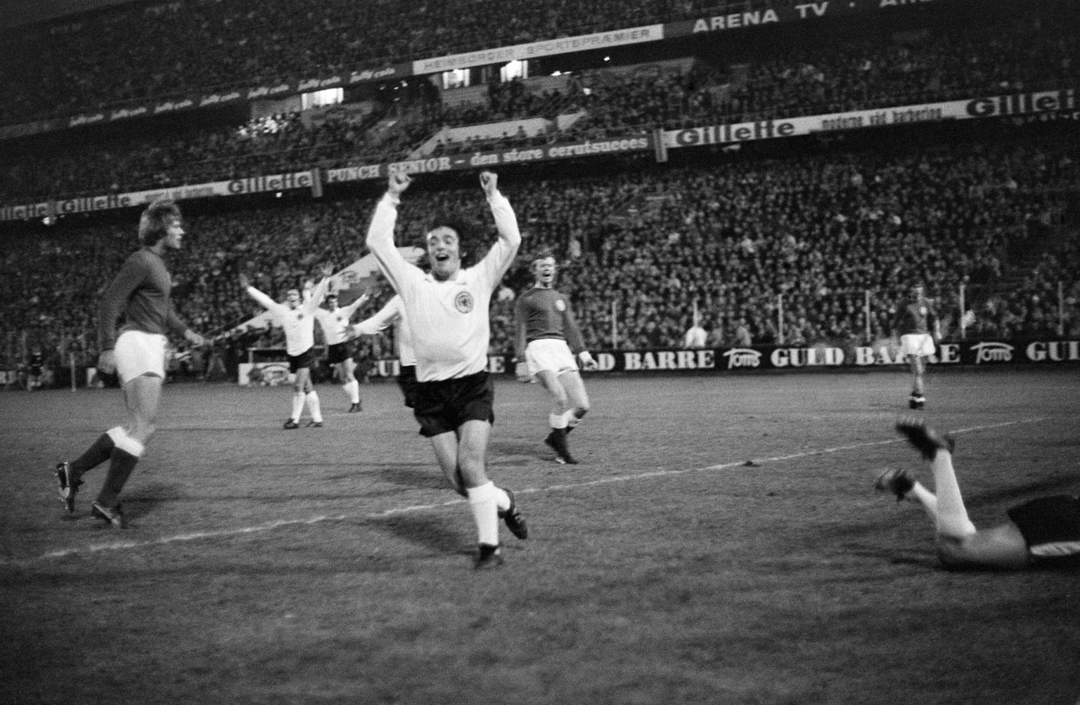 Quality Street Gang member and ex-Celtic boss Lou Macari makes ...