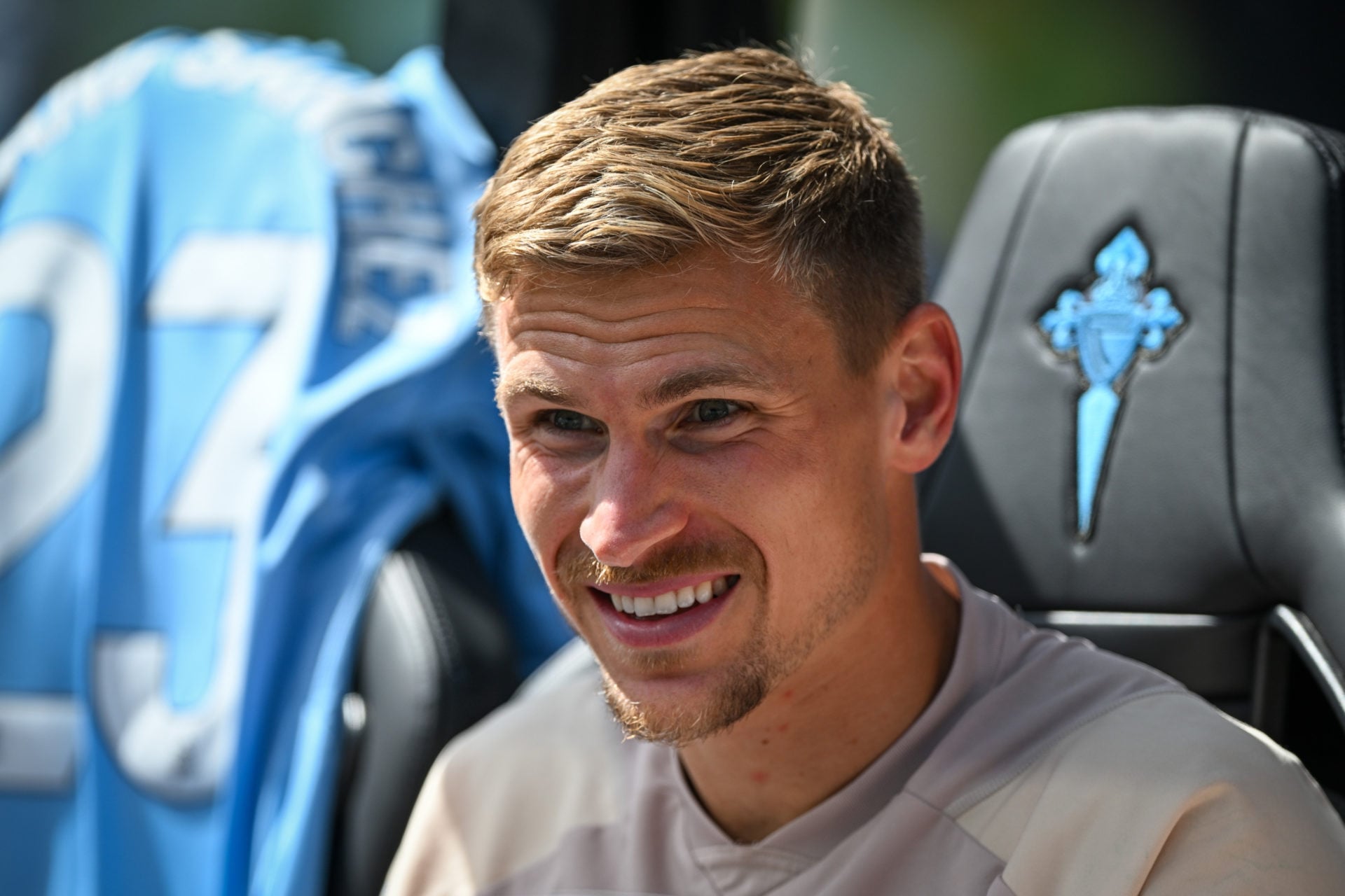 Carl Starfelt addresses 'rumours' after Celtic return interest, talks ...